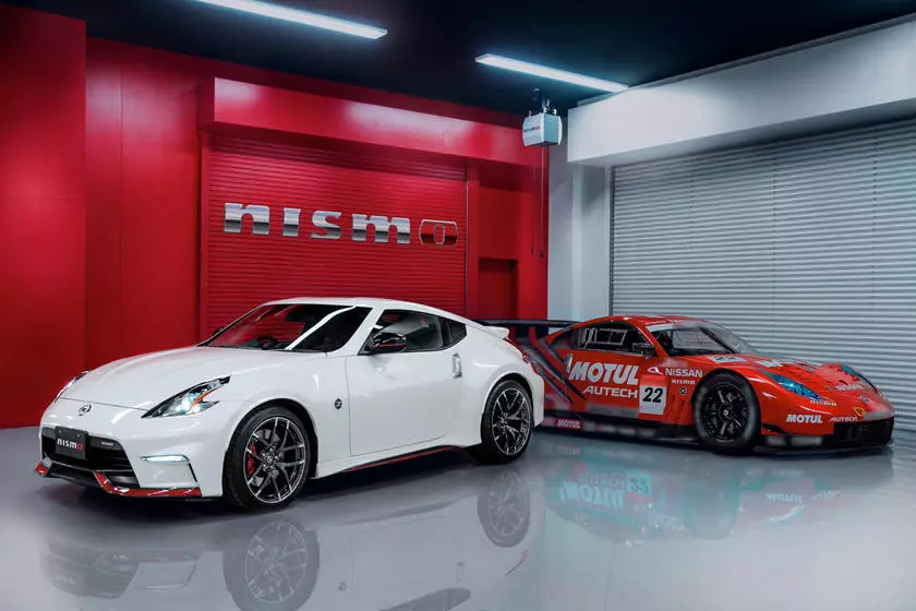 2014-2020 Nissan 370Z NISMO د مخ زاویه لید