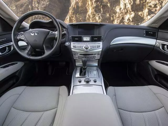 Infiniti متعارف ڪرايو خاص ايڊيشن Q70 Pebble Beach لاءِ 48152_2