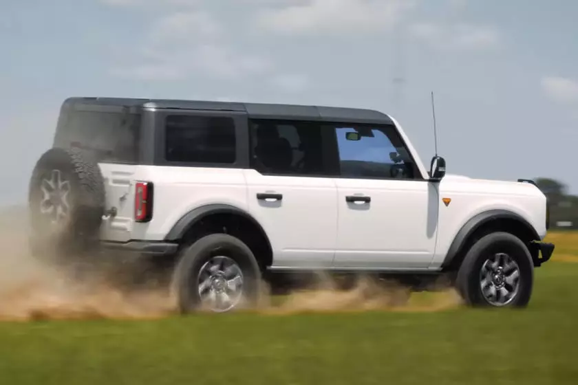 Lelee Hennessey na Ford Bronco 2021 nwere ụfọdụ ntụrụndụ 48465_1