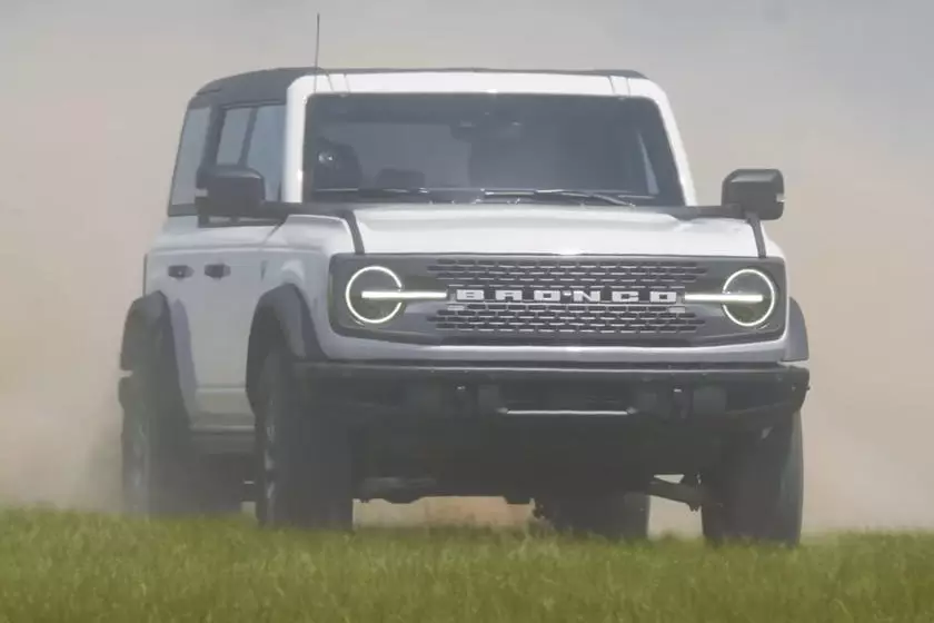 Lelee Hennessey na Ford Bronco 2021 nwere ụfọdụ ntụrụndụ 48465_2