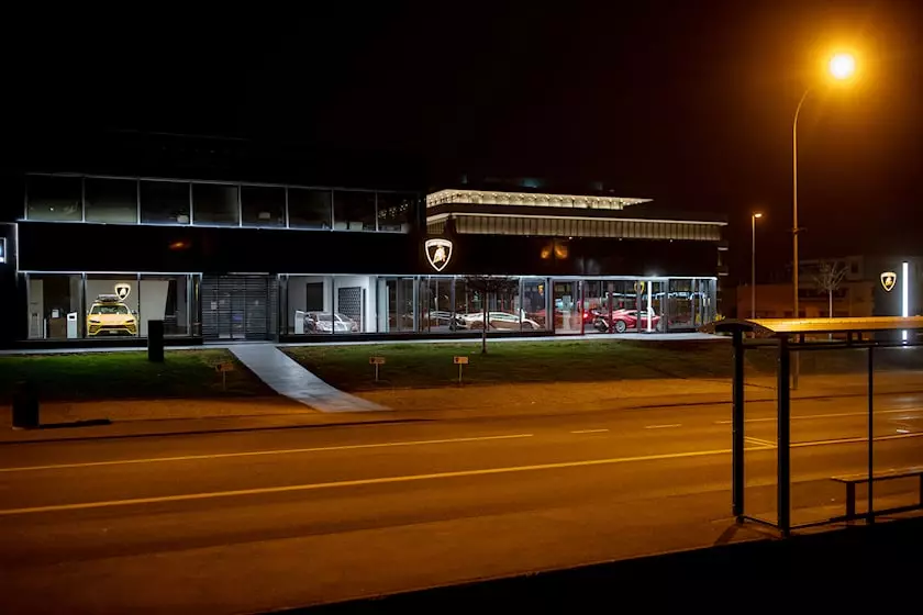 Изцяло новият шоурум на Lamborghini в Женева е сериозно изчистен 484_2