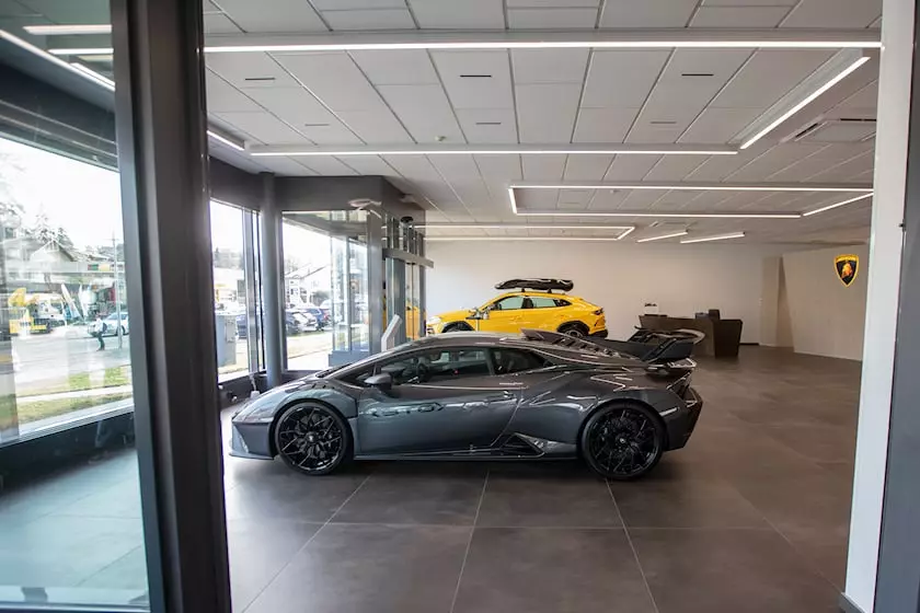បន្ទប់តាំងបង្ហាញនៅទីក្រុងហ្សឺណែវថ្មីរបស់ Lamborghini មានសភាពទ្រុឌទ្រោមខ្លាំង 484_5