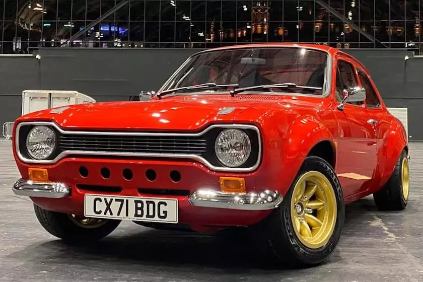 Jemand hat einen brandneuen Ford Escort Mk 1 Rennwagen gebaut 48670_1