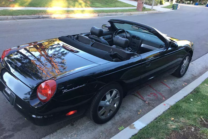 Долоо хоног тутмын Craigslist нуугдмал эрдэнэс: 2002 Ford Thunderbird 48695_3