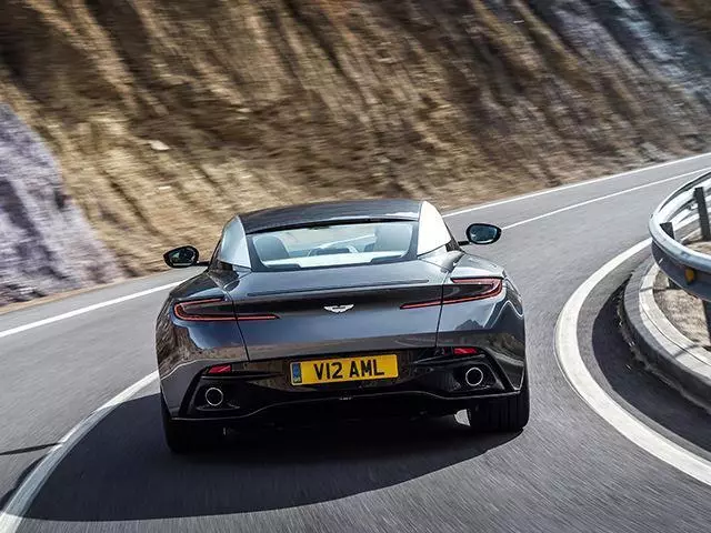 2017 Aston Martin DB11 Su'esu'ega Muamua: O lana ta'avale sili ona taua 48753_3