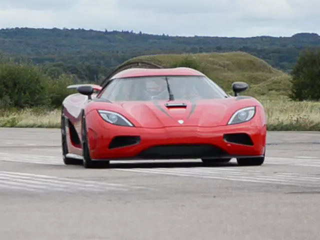 Vhidhiyo: Koenigsegg Agera R Inodaidzira Rekodhi Yekugadzira 48776_1