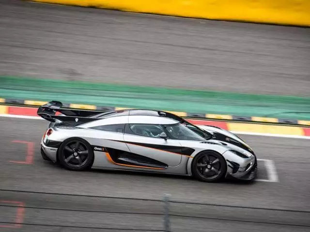 Ak si chcete kúpiť Koenigsegg, pripravte sa na to, že počkáte niekoľko rokov 48793_1