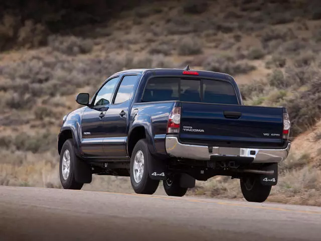 Facelifted: Sary voalohany amin'ny Toyota Tacoma 2012 48795_2