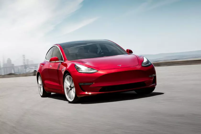 2017-2020 Tesla Model 3 vista frontale di guida