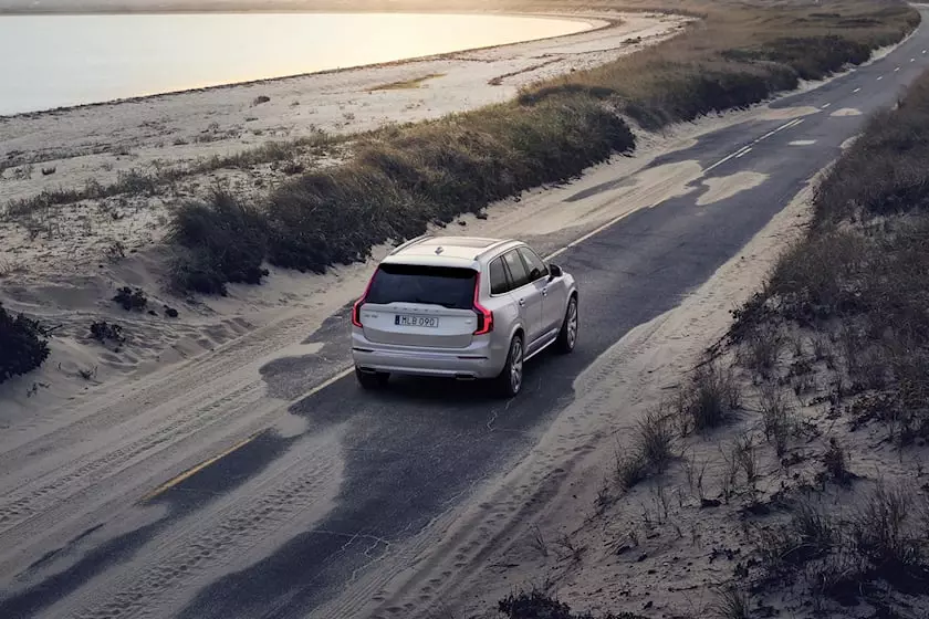 2020-2022 Volvo XC90 Driving Back View