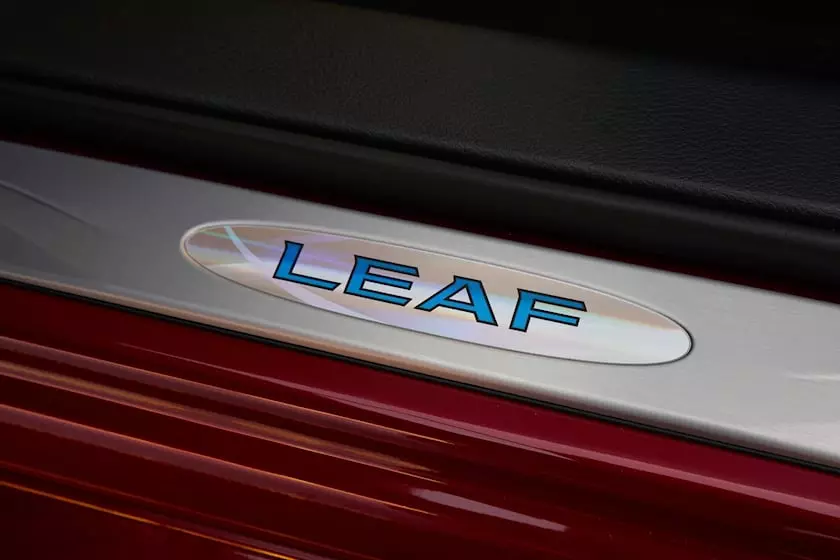 ផ្លាកលេខទ្វាររថយន្ត Nissan Leaf ឆ្នាំ 2018-2022