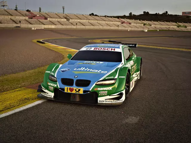 BMW dévoile la M3 DTM parée de la livrée Castrol Edge 49102_1