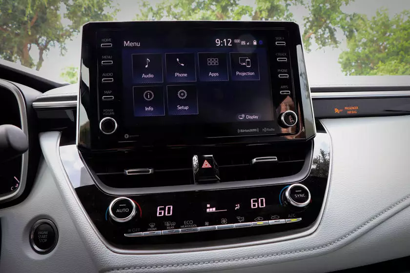 2019-2020 Toyota Corolla Hatchback Test Drive Infotainment System