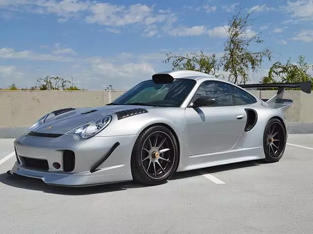 ከ1,160-HP Porsche 911 GT2 RSR ጋር ይተዋወቁ፡ በዓለም ላይ ምርጡን 996 49152_1