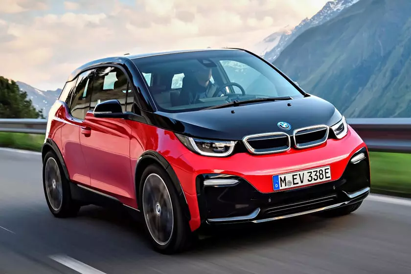 2018-2020 BMW i3 해치백 전면보기 운전