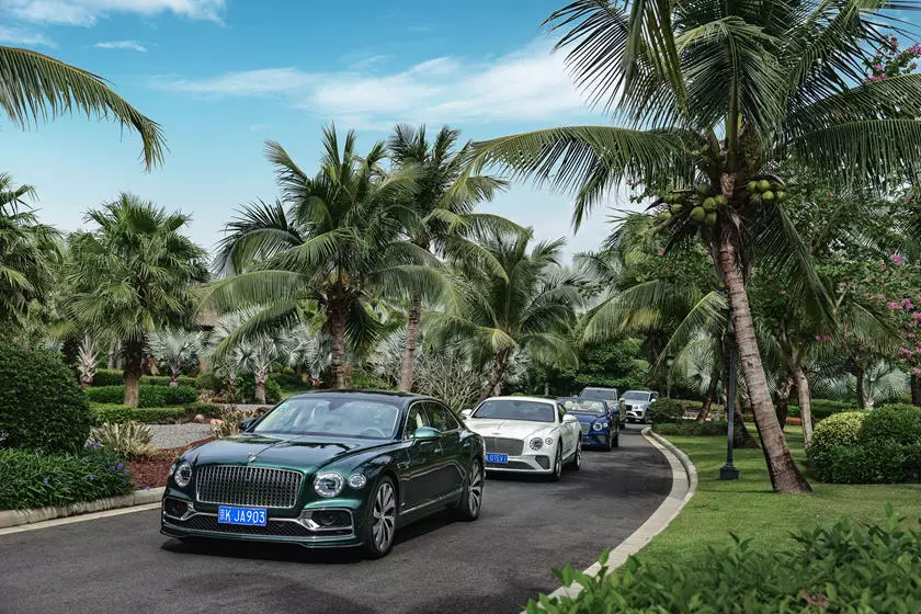 Il record di Bentley per il 2021 mostra che i ricchi stanno prosperando 49422_1