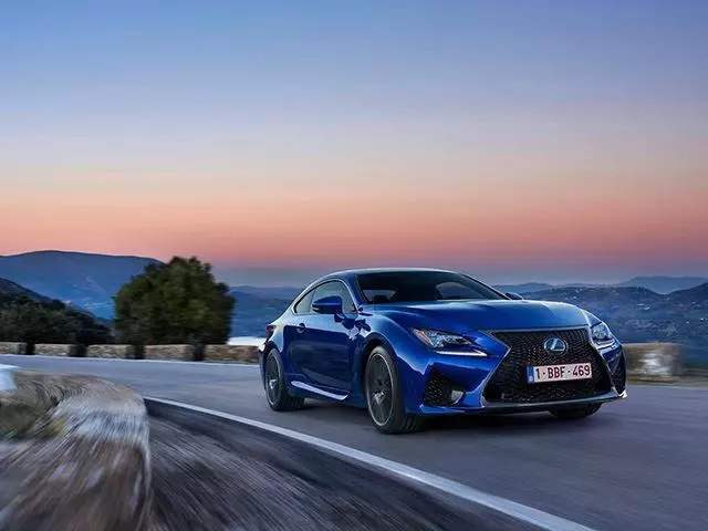 Te-ai întrebat vreodată de ce Lexus a oferit mașinilor sale un stil radical? 49493_1