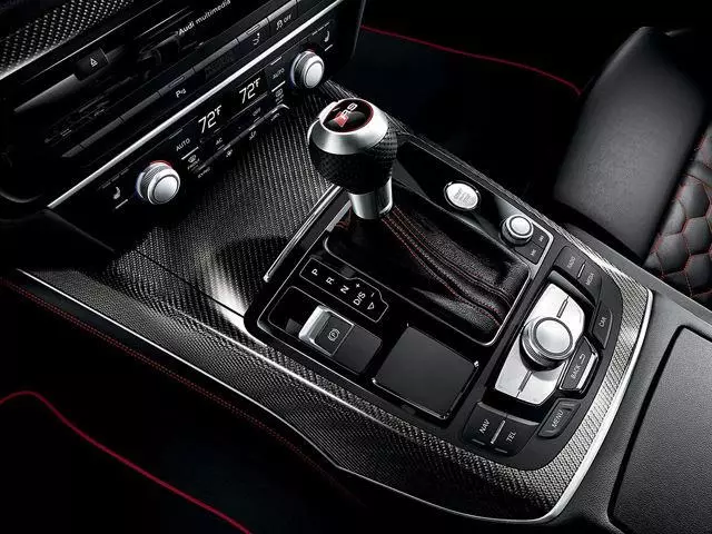 2015 Audi RS7 Dynamic Edition მიემგზავრება NY-ში R8-ზე მეტი ფასით 49499_5