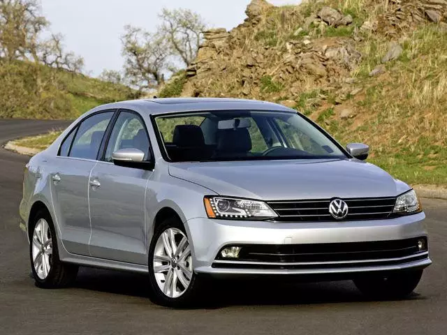 VW Ĝisdatigas Jetta ĝustatempe por NY Auto Show 49524_1