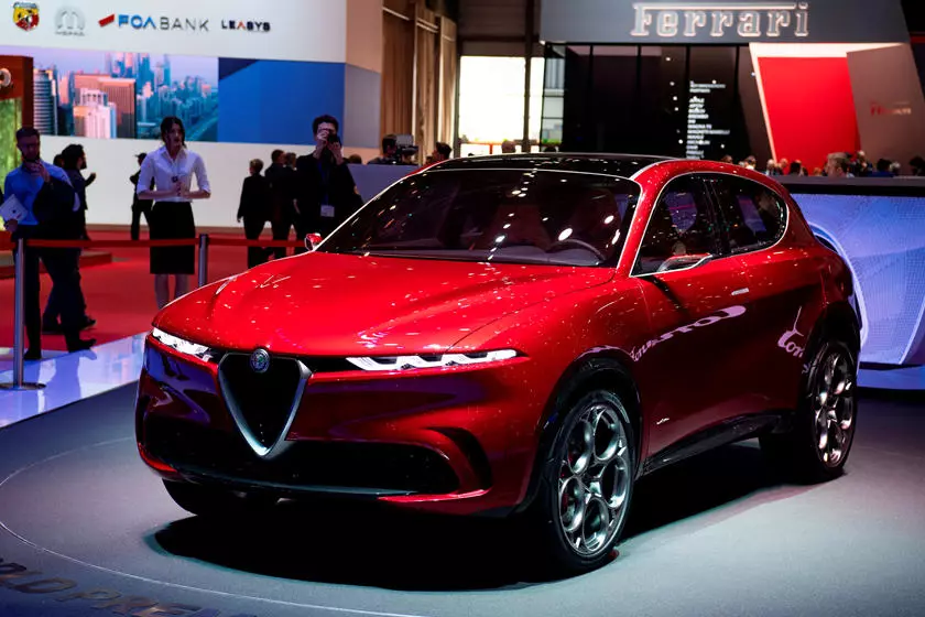 2022 Alfa Romeo Tonale წინა კუთხის ხედი