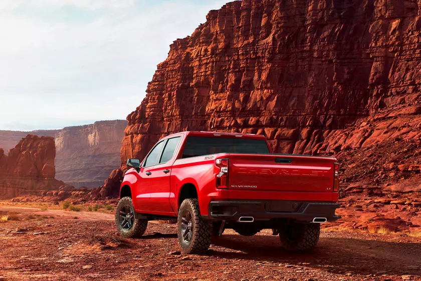 2019-2021 Chevrolet Silverado 1500 უკანა კუთხის ხედი