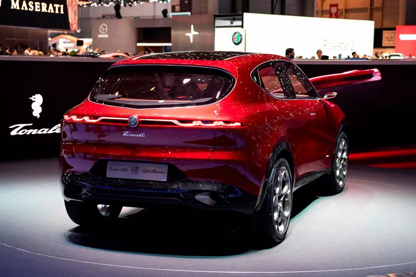 2022 Alfa Romeo Tonale Vista de ángulo traseiro