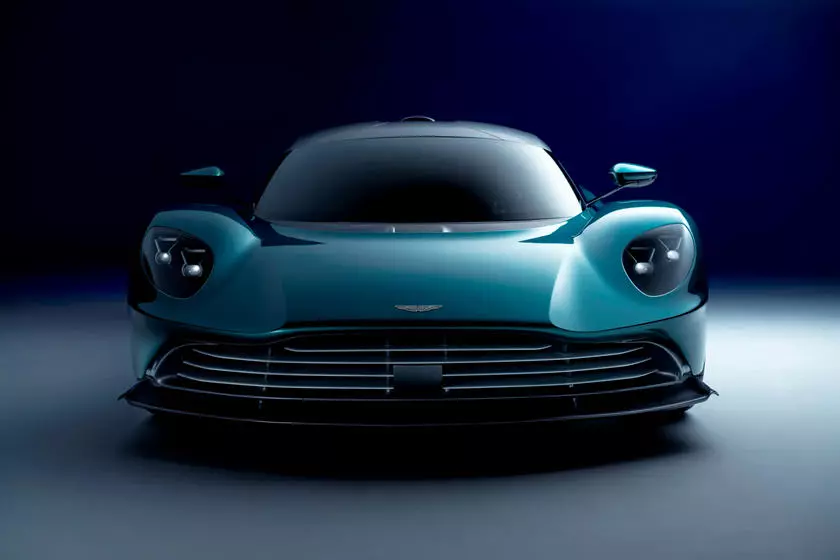 Преден поглед на Aston Martin Valhalla од 2023 година