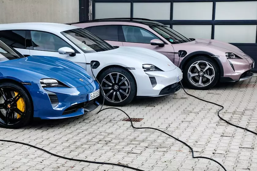 Porsche sähköautot lähettävät virtaa takaisin verkkoon 501_1