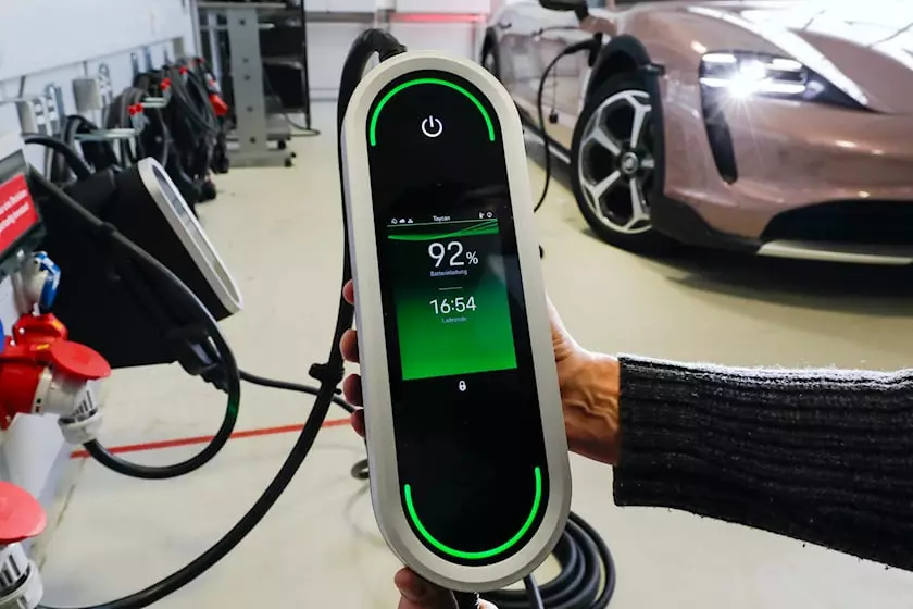 Les véhicules électriques Porsche renverront de l'énergie au réseau 501_2