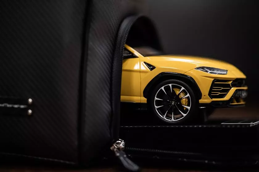 Lamborghini Yana So Ya Siyar da Masu Urus Masu Slippers Masu Tsada Gaske 50330_2