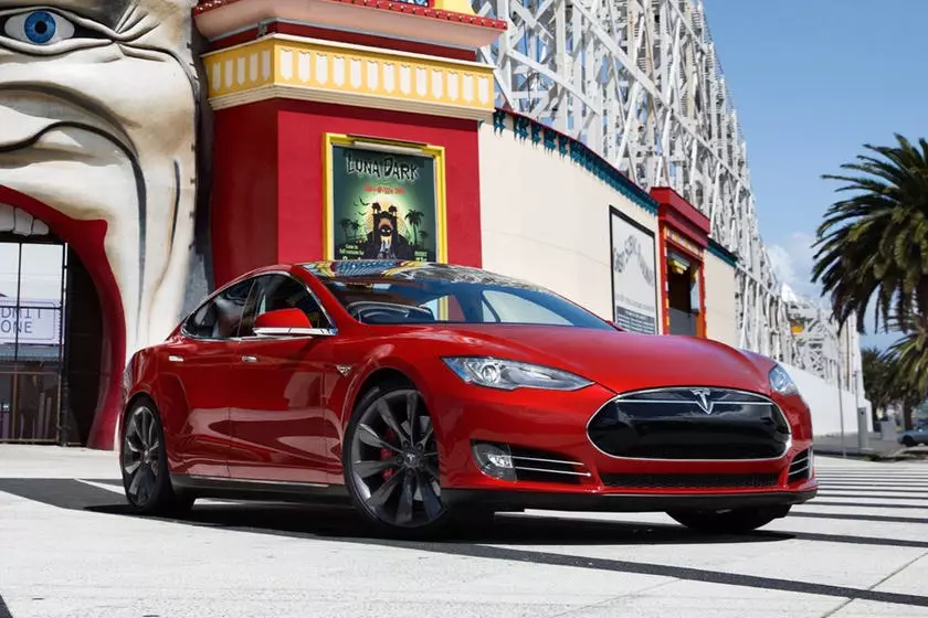 2012-2016 Tesla Model S 전면 각도 보기