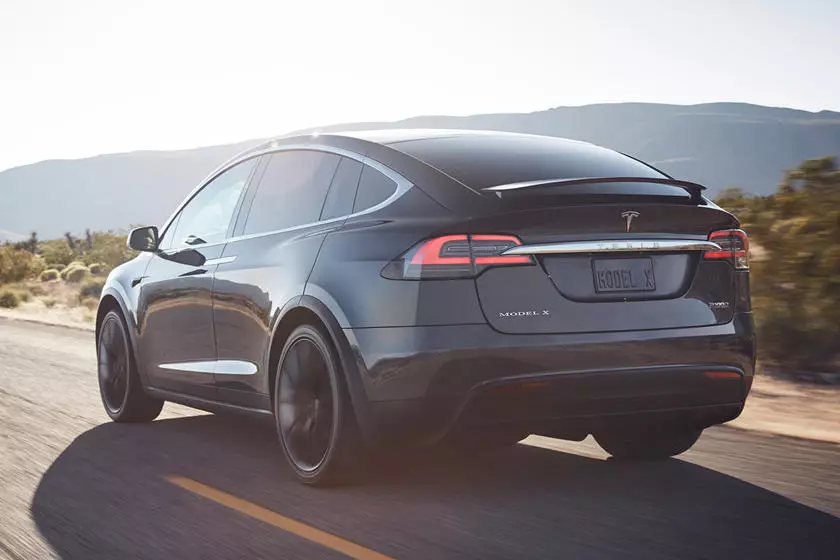 2016-2020 Tesla Model X 후면보기 운전