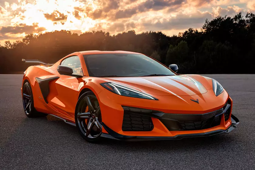 2023 Chevrolet Corvette Z06 Coupe pem hauv ntej lub kaum sab xis saib