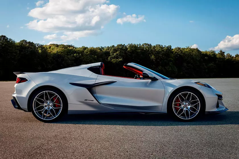 2023-as Chevrolet Corvette Z06 kupé oldalnézet