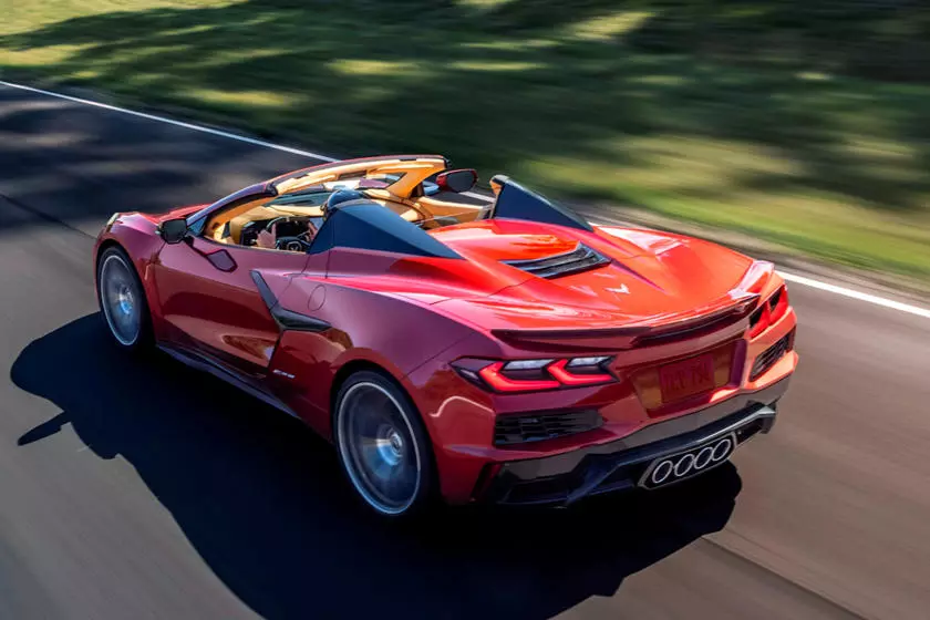 2023-as Chevrolet Corvette Z06 Coupe hátsó perspektivikus vezetés