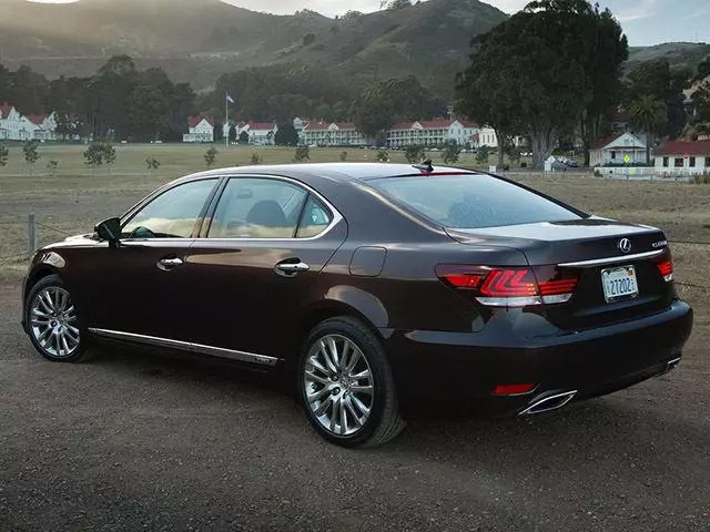 Der Lexus LS 600 ist der teuerste Hybrid aller Zeiten 50358_6