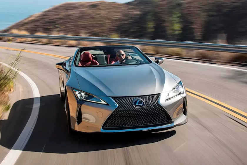 2021-2022 Lexus LC 500 Convertible braukšanas priekšējais leņķis