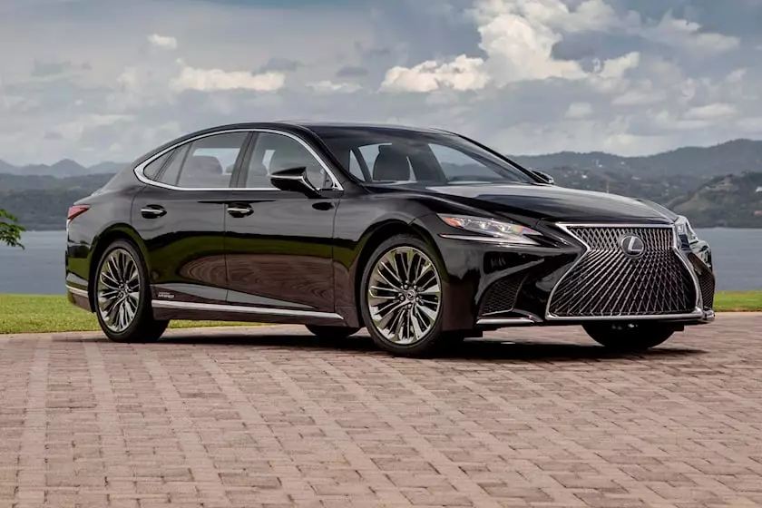 2021 – 2022 Hybridný Lexus LS Pohľad z prednej strany