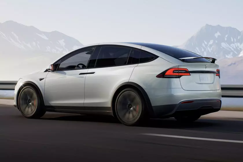 2021-2022 Tesla Model X Karirani pogled stražnjeg kuta