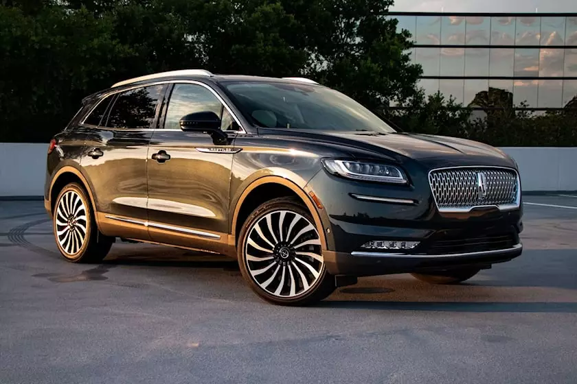 2021-2022 Lincoln Nautilus Front Angle View