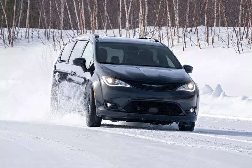 2020 Chrysler Pacifica AWD бір жыл ерте келеді 50515_5