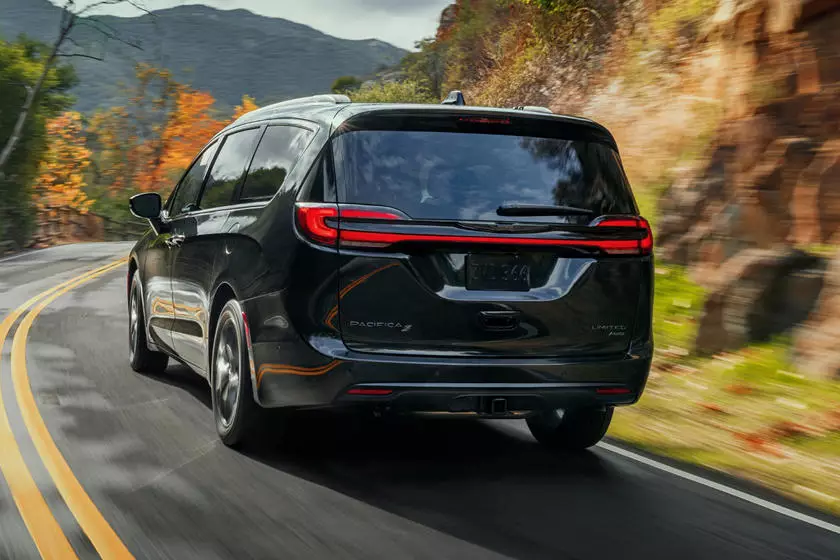 2020 Chrysler Pacifica AWD бір жыл ерте келеді 50515_7