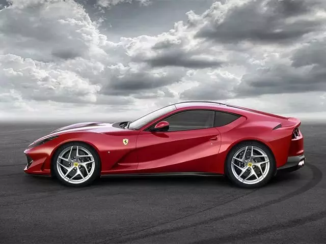 Sada možete konfigurirati svoj Ferrari 812 Superfast iz snova 50619_2