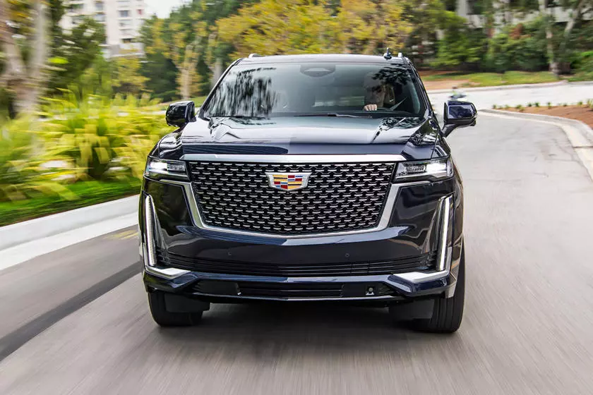 2021-2022 Cadillac Escalade pogled sprijeda Vožnja