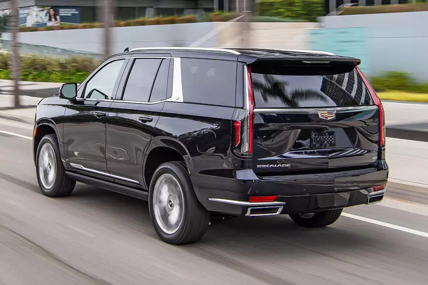 2021-2022 Peirspictíocht Chúil Cadillac Escalade ag Tiomáint