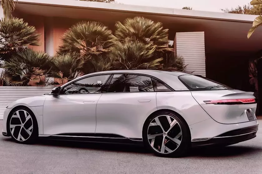 2021-2022 Lucid Air pogled stražnjeg kuta