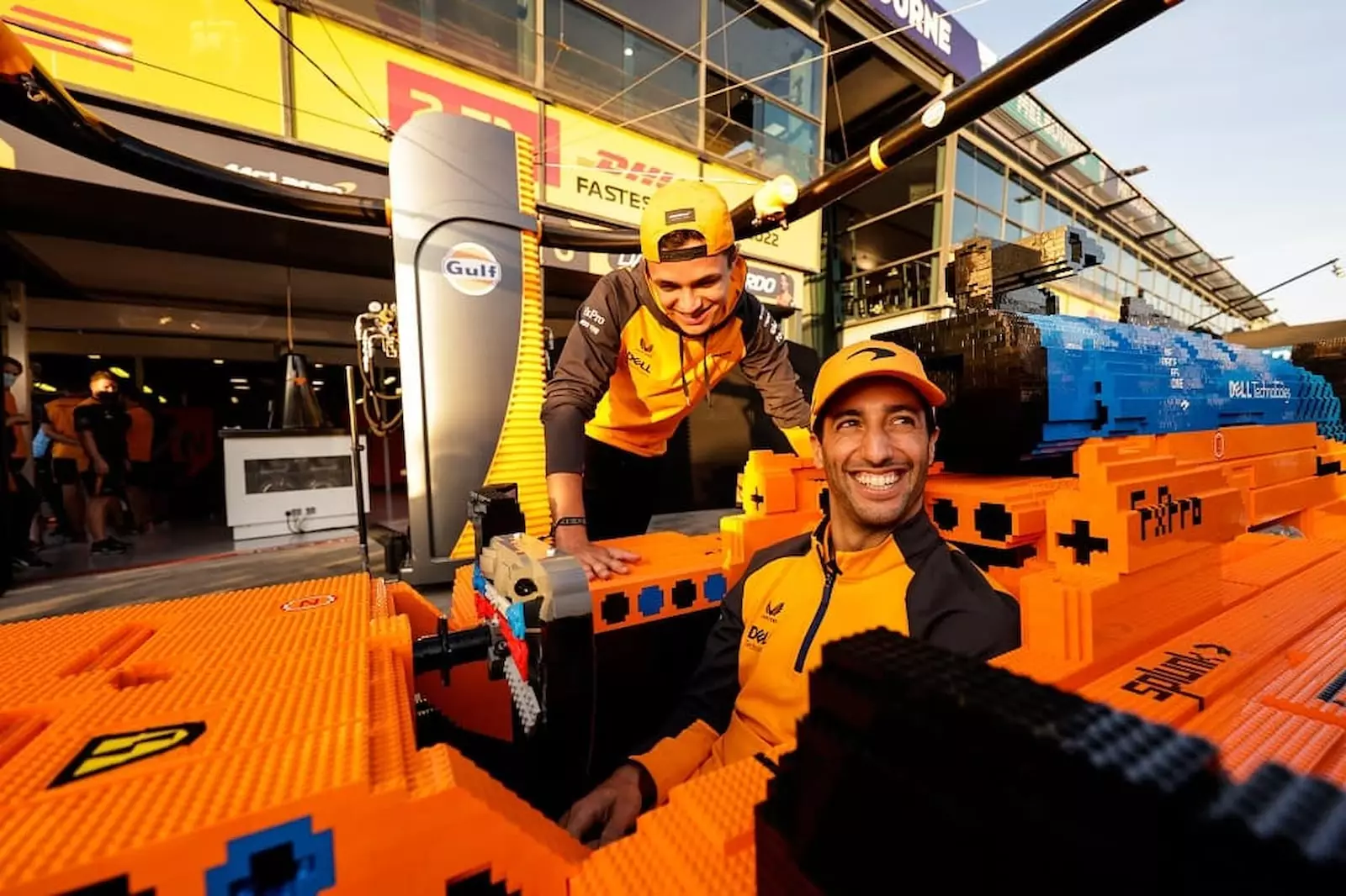 McLaren F1 Nggawa Mobil Lego F1 Ukuran Urip menyang GP Australia