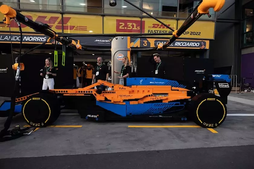 McLaren F1 aduce o mașină Lego F1 în mărime naturală la GP-ul Australiei 506_2