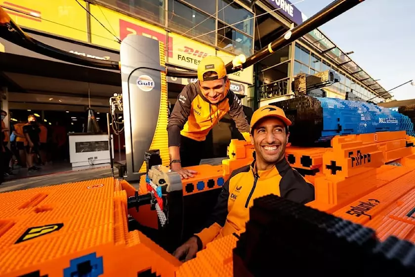 MakLaren F1 Awstraliýa GP-ä durmuş ölçegli Lego F1 awtoulagyny getirýär 506_9