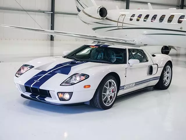 Бұл Pristine 2006 Ford GT әрең жүргізілген 50759_2